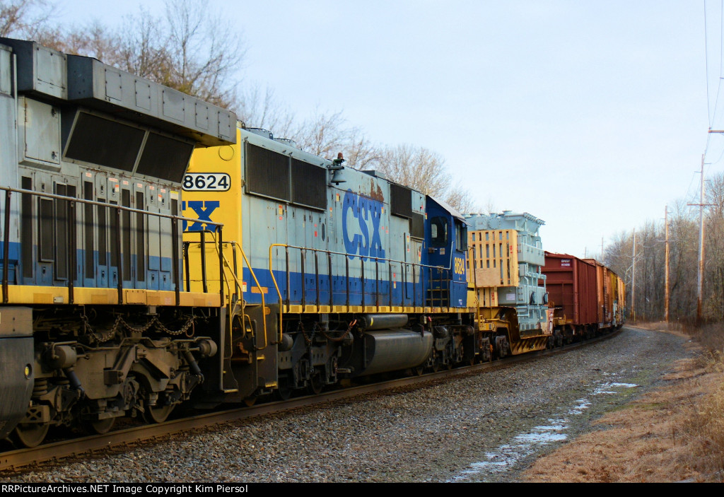 CSX 8624 Q301 with H&W